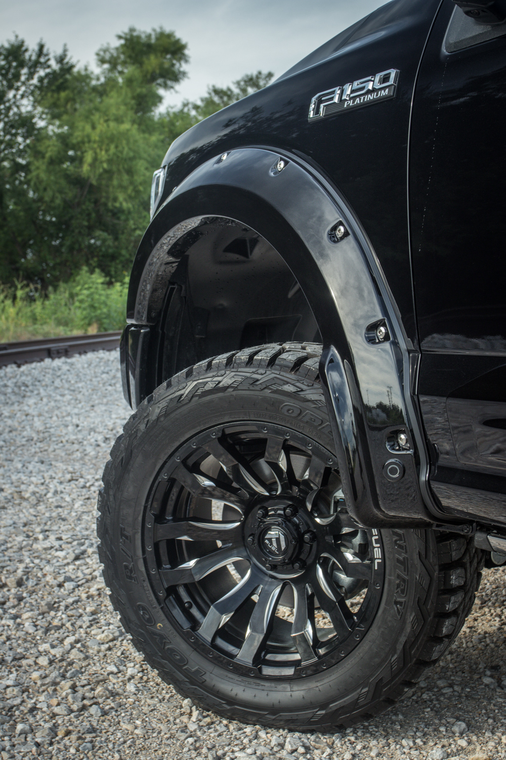 Ford F-150 Roush Supercharger with Aero Skin body and Pro Comp Lift Kit