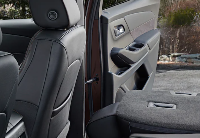 2023 Chevrolet Traverse vs 2023 Hyundai SANTA FE near Manassas, VA ...