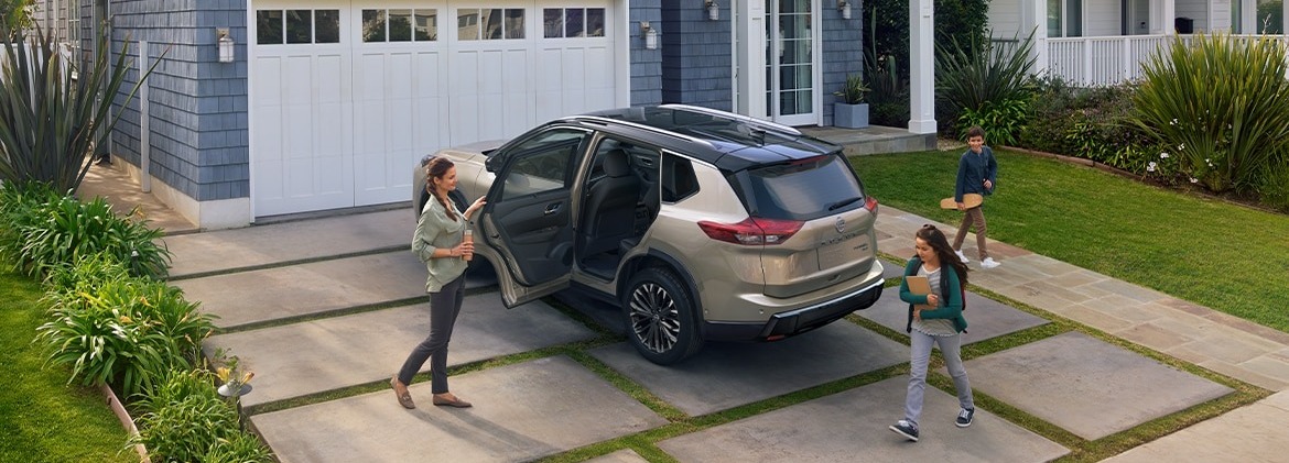 2024 Nissan Rogue Lease in Syosset, NY - Legend Auto Group