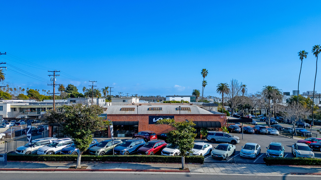 About KiaSanta Monica