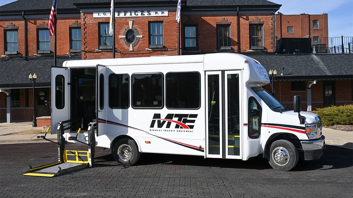 A Complete Guide to Buying a Shuttle Bus – Key Tips & Considerations