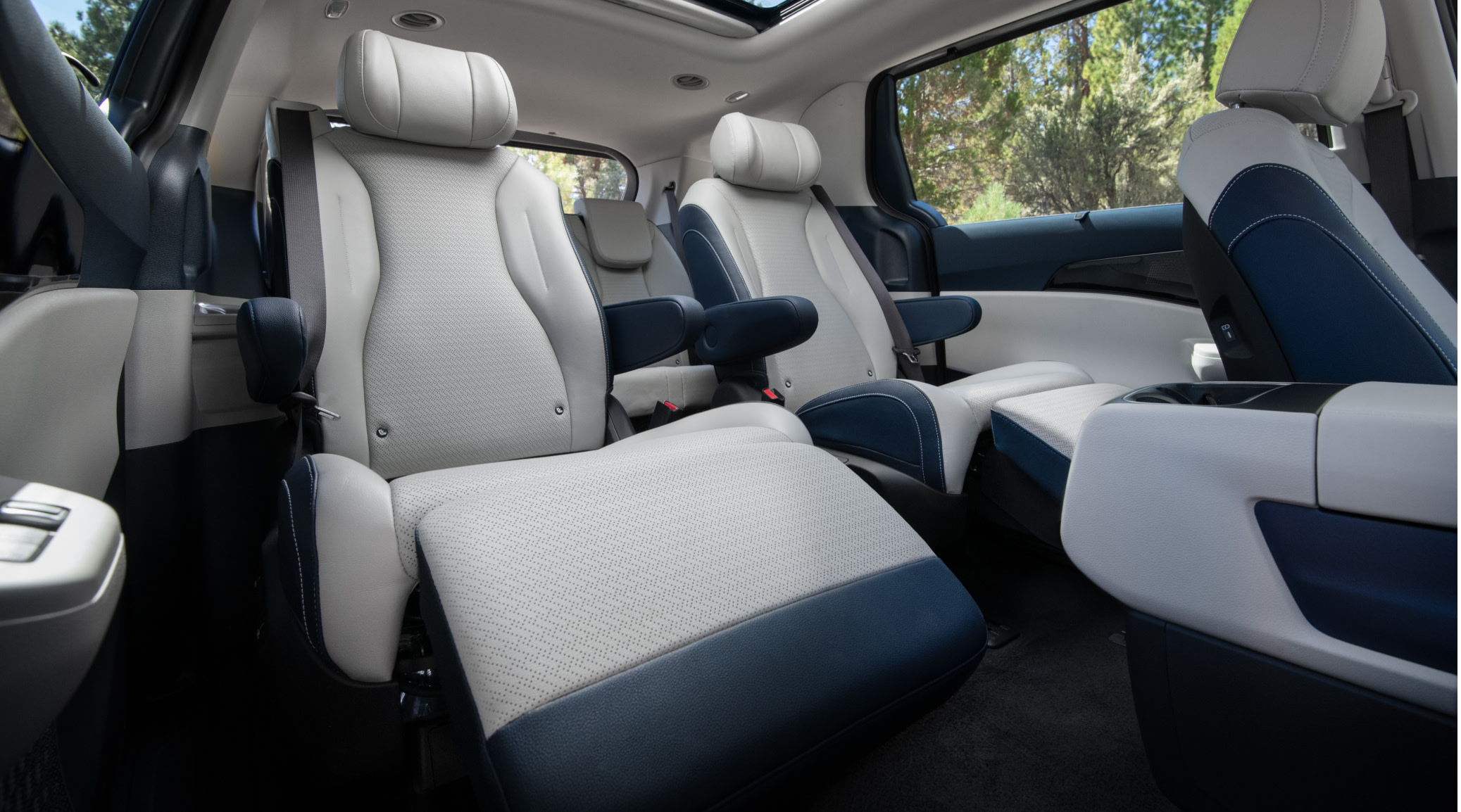 A Full Trim Comparison Of The 2025 Kia Carnival: LX, EX, SX, and SX ...
