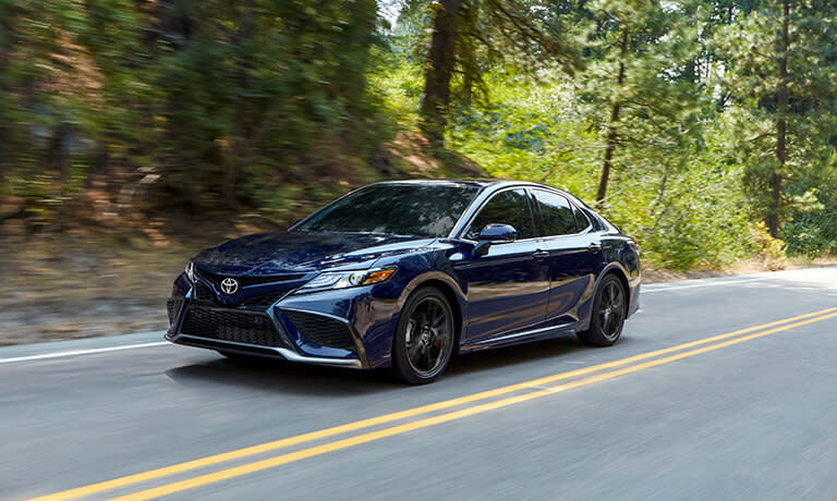 2022 Toyota Camry vs. Nissan Altima | Bourbonnais, IL